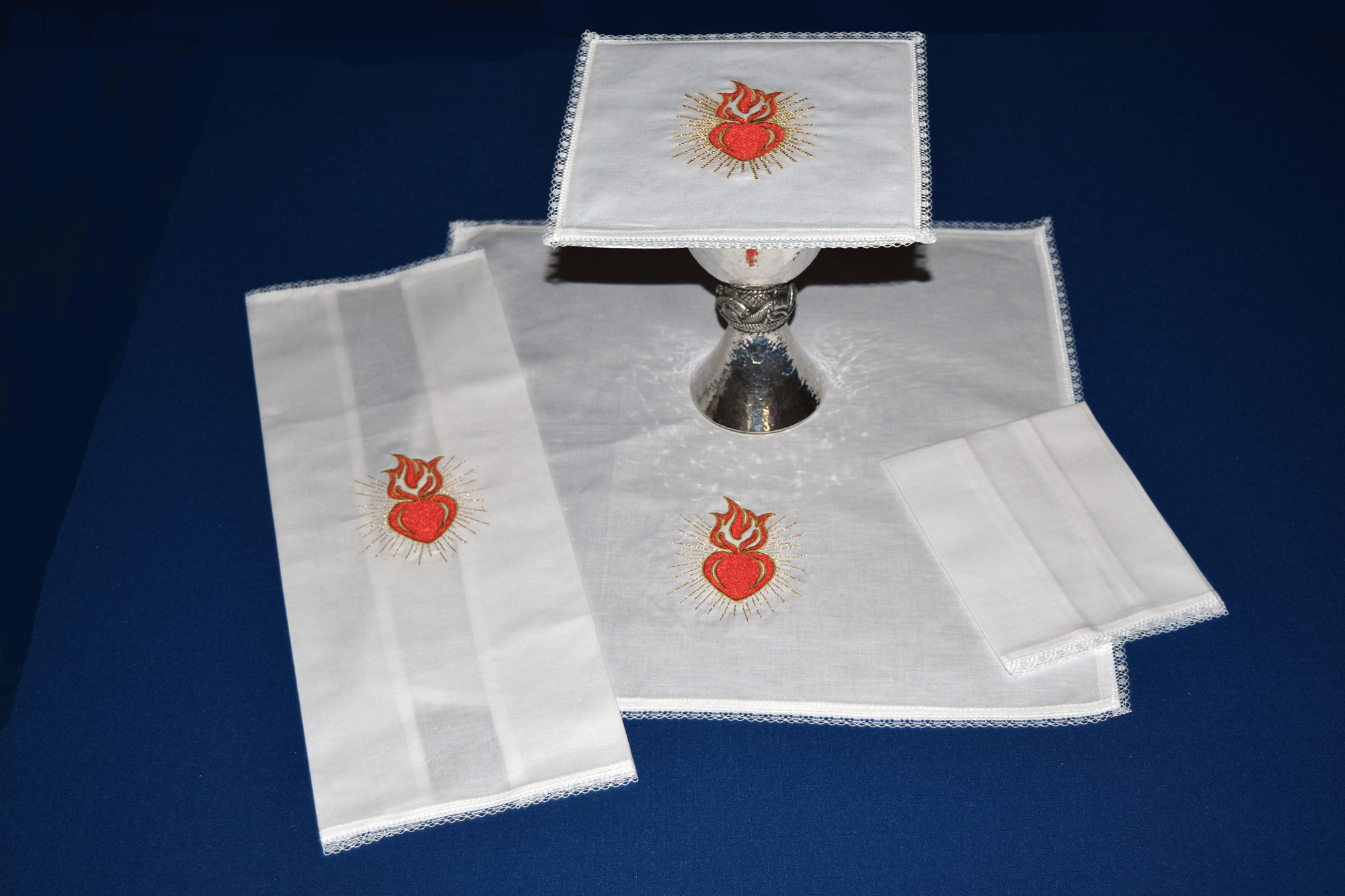 Mass Linens - #3022 Sacred Heart Design, Linen/Cotton - McKay Church Goods